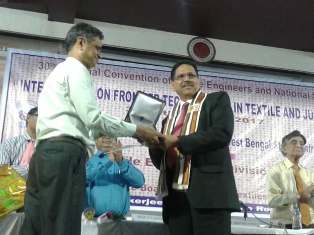 Dr Mahapatra receives life time achievement award