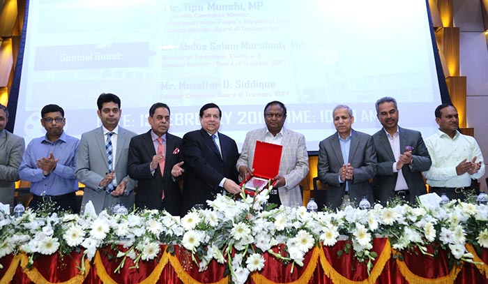 Dr. Ayub Nabi Khan received the International ‘Holden Medal Award’