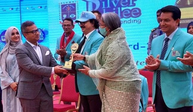 DU Marketing Alumni Association awards Abdullah Hil Rakib for his outstanding contribution