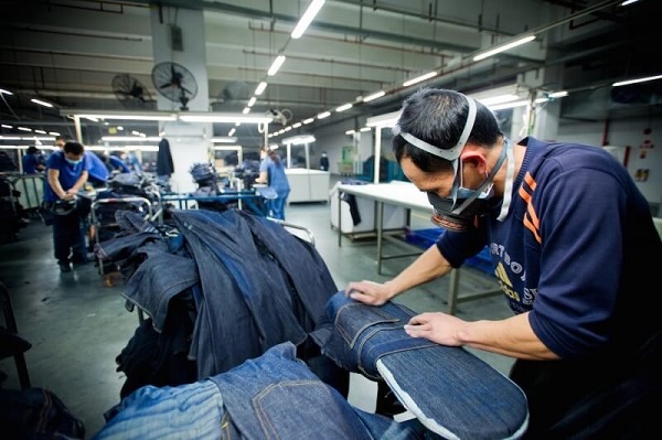 Second-hand jeans to reduce CO2 emissions